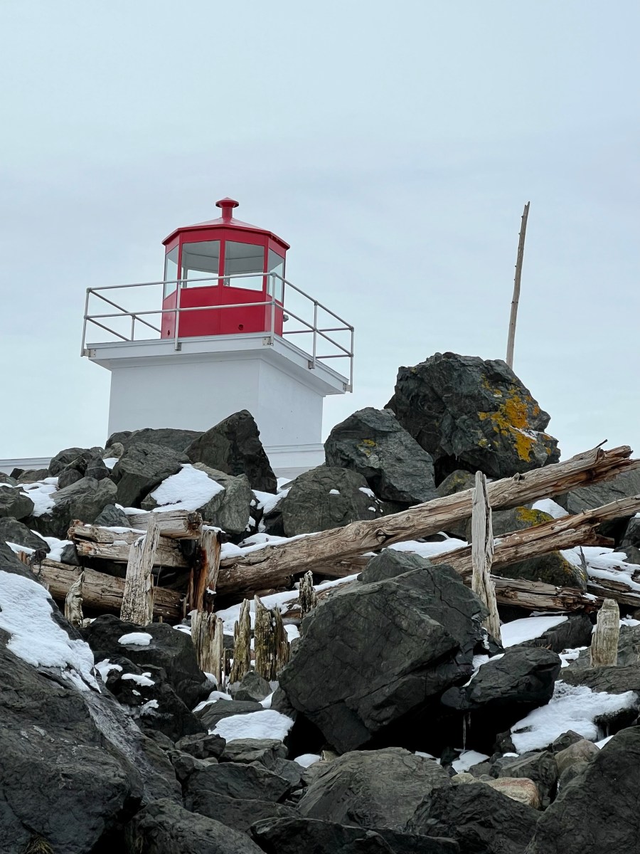 Winter Walk Around the Parrsboro Lighthouse – Tide Rollers & Mudlarkers…